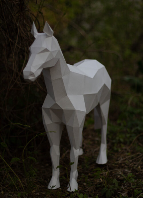 Papercraft cheval debout en origami 3D - Kit à monter soi-même